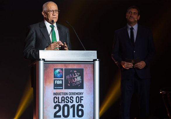 Manuel Raga alcanzó la inmortalidad en FIBA | Viva Basquet