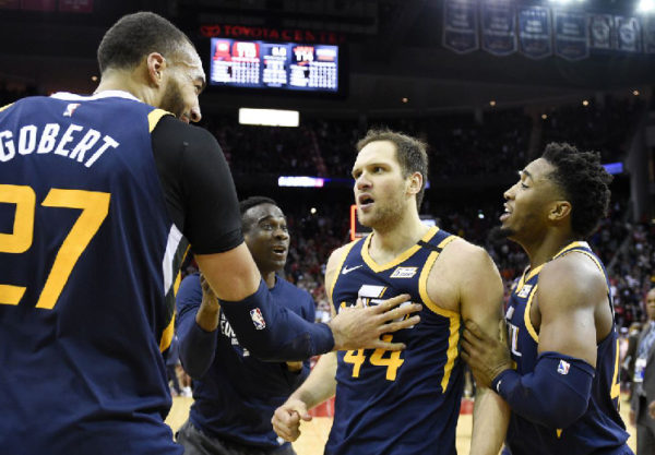 Bojan Bogdanovic fue el villano de los Rockets | Viva Basquet